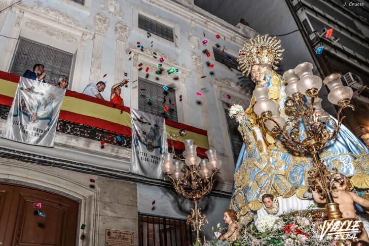La Virgen de la Salud deslumbra en su día grande arropada por miles de eldenses - Valle de Elda