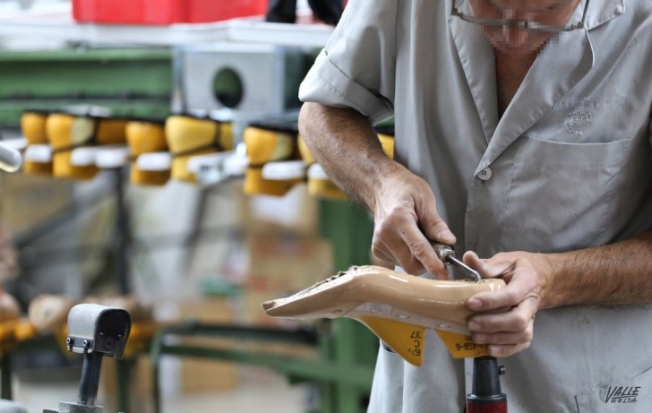 Cierra la fábrica de Stuart Weitzman - Valle de Elda