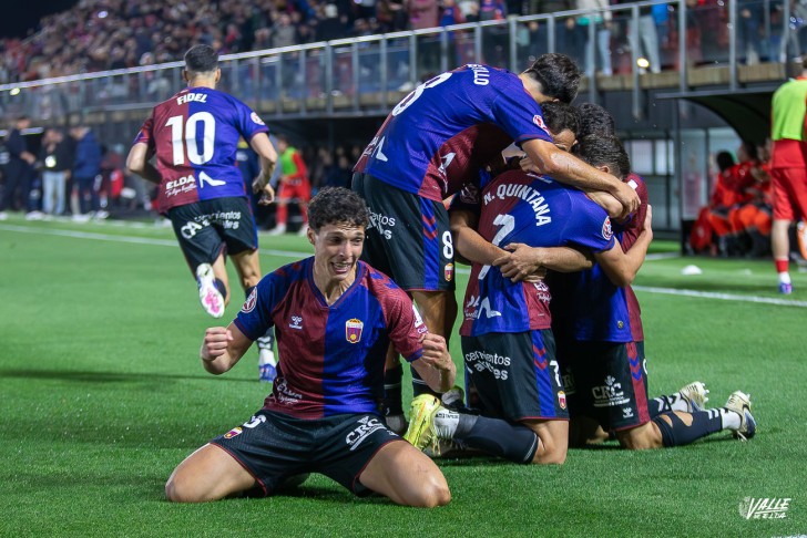 Borja Calvo amplía su contrato con el CD Eldense - Valle de Elda