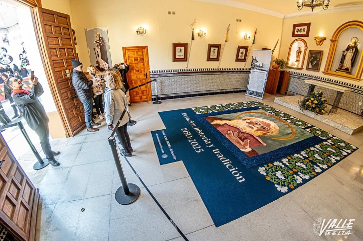 Los eldenses cumplen con la tradición de visitar a San Antón en la jornada de puertas abiertas ...