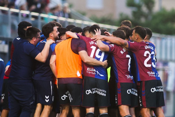 Recital de goles del Eldense para recuperar el liderato (3-1) - Valle ...