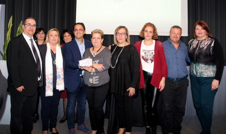 Sense Barreres celebró su cena solidaria - Valle de Elda