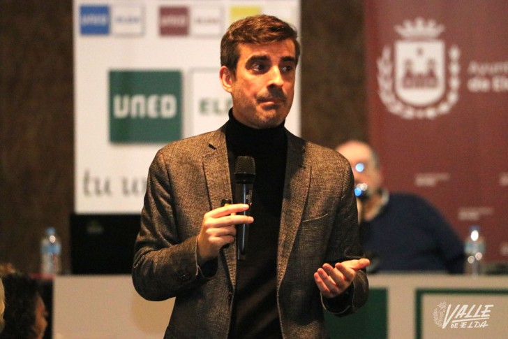 Pablo Simón en Elda: “Cuánta más baja es la renta de un país, más gente ...