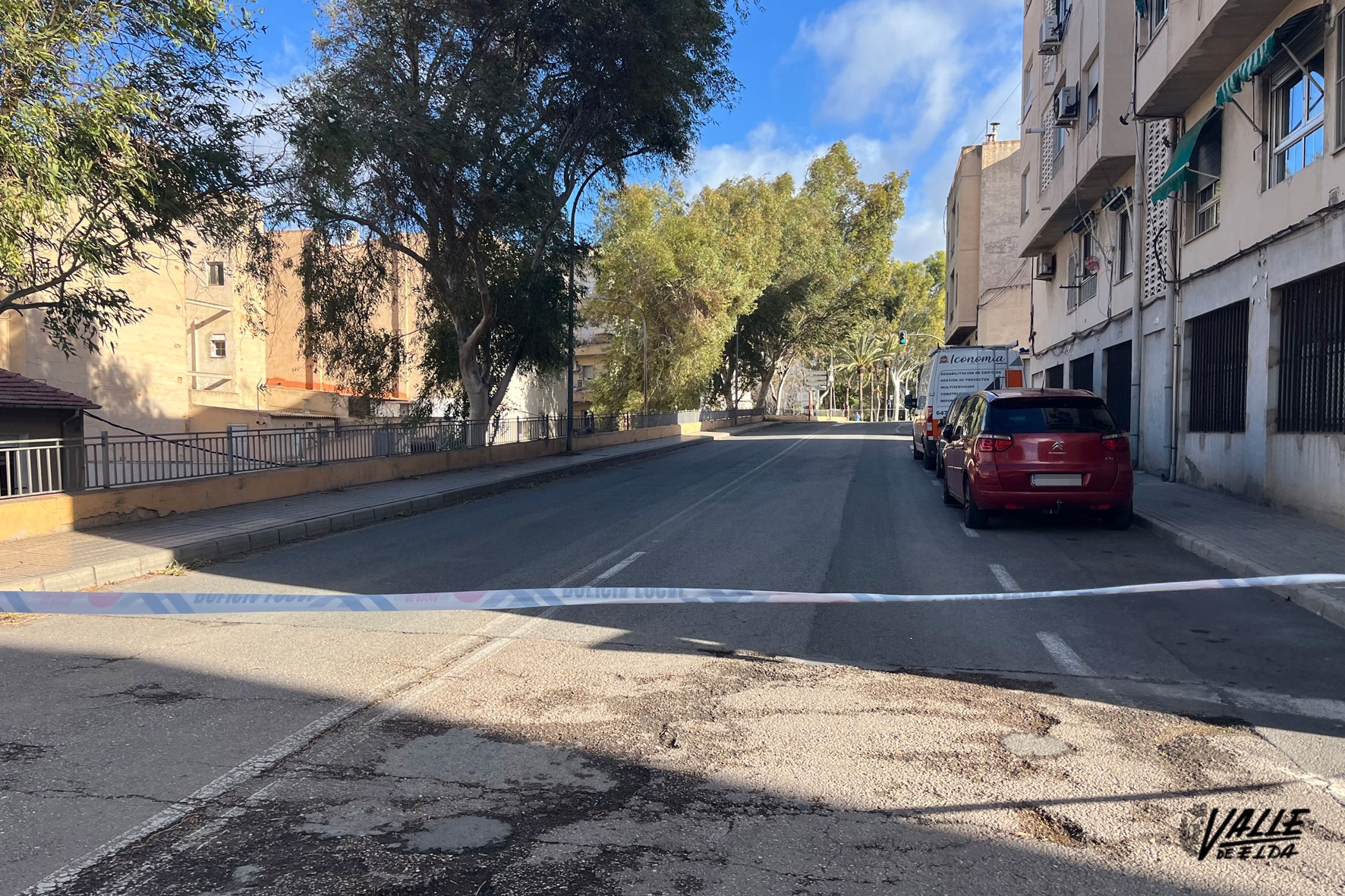 El viento sigue causando daños materiales en Elda y Petrer - Valle de Elda